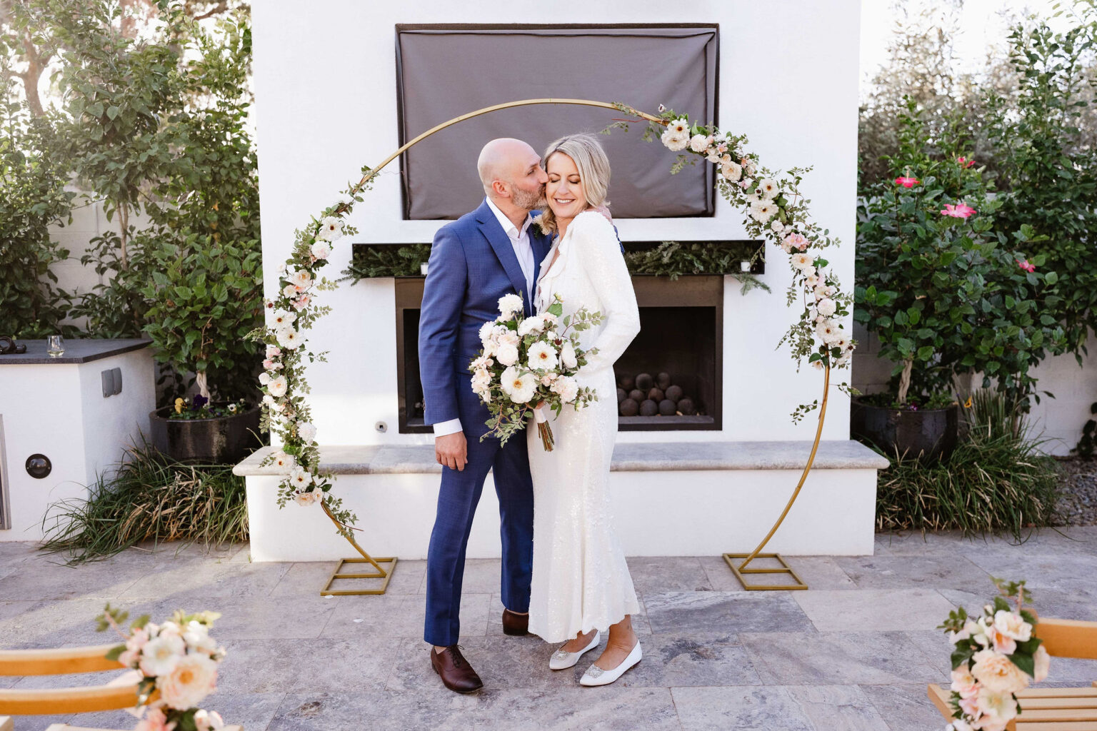Mike and Chelsea’s Backyard Phoenix Wedding: A Day of Simple Joys - Lee ...